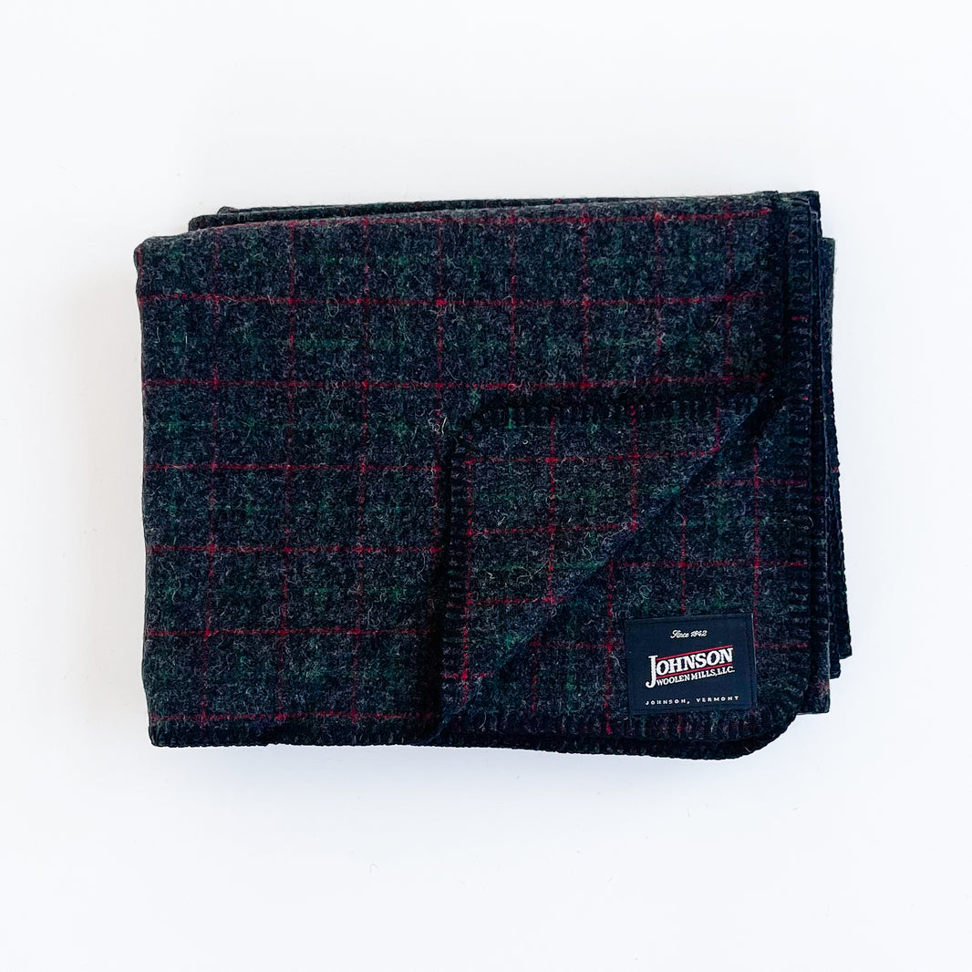 Blankets & Throws – Johnson Woolen Mills